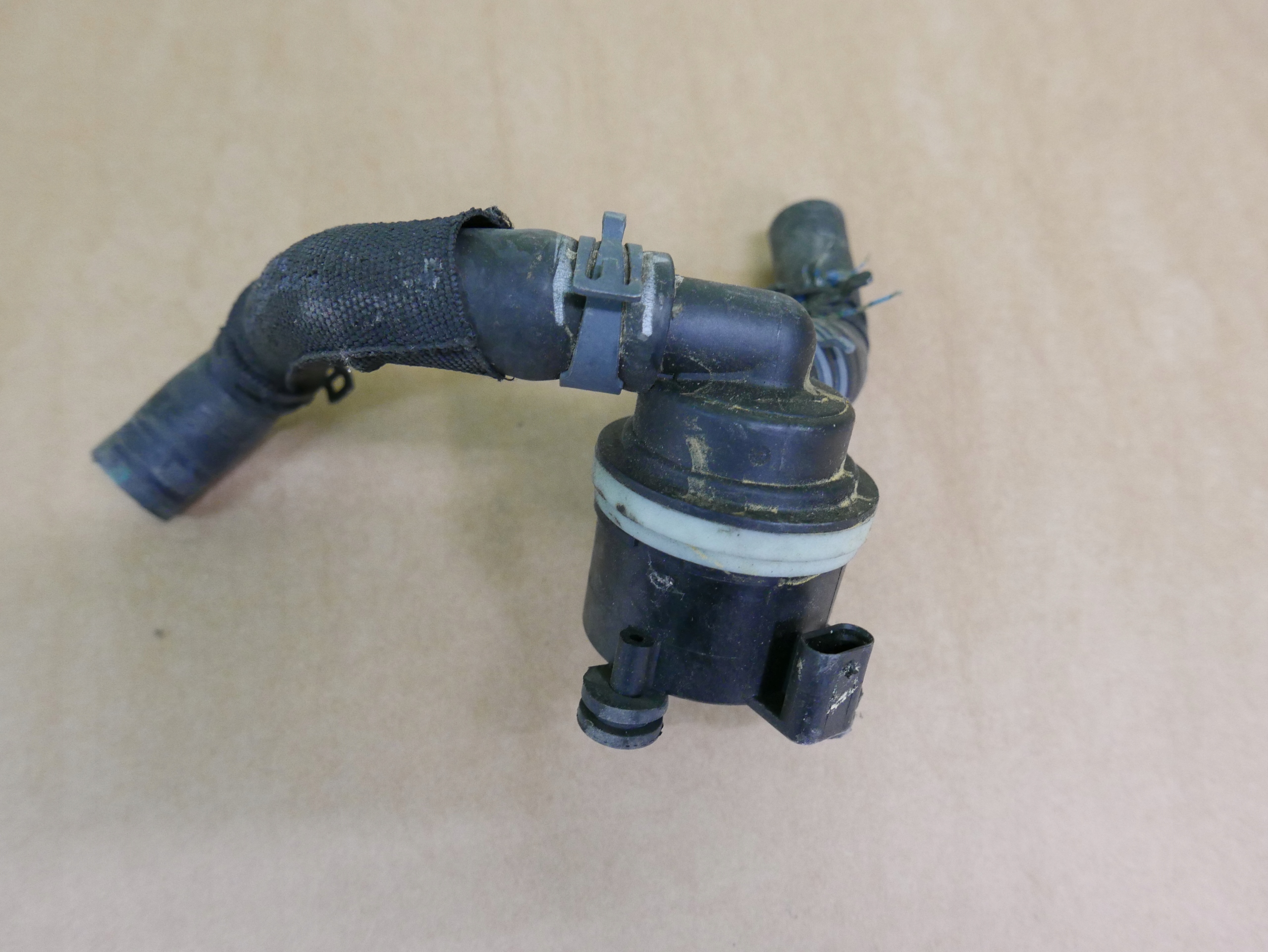 Volkswagen OE 03L965561A dodatkowa pompka wody - porównaj ceny - Allegro.pl