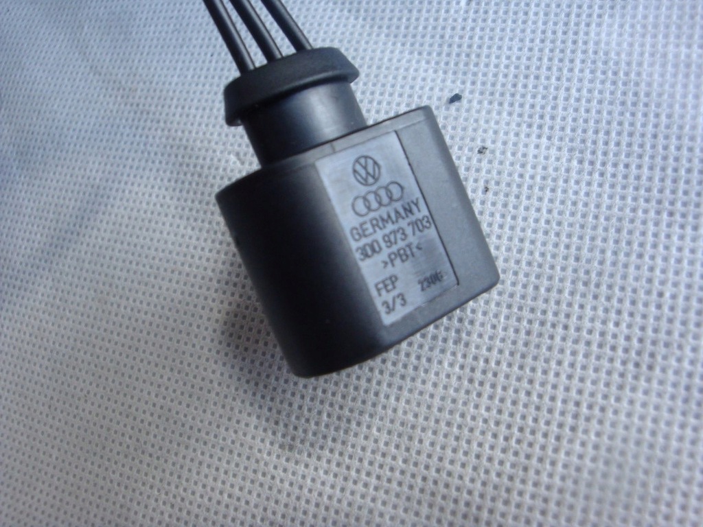 KOSTKA ELEKTRYCZNA WTYCZKA NOWA VW AUDI 3D0973703 - 7446886286 ...