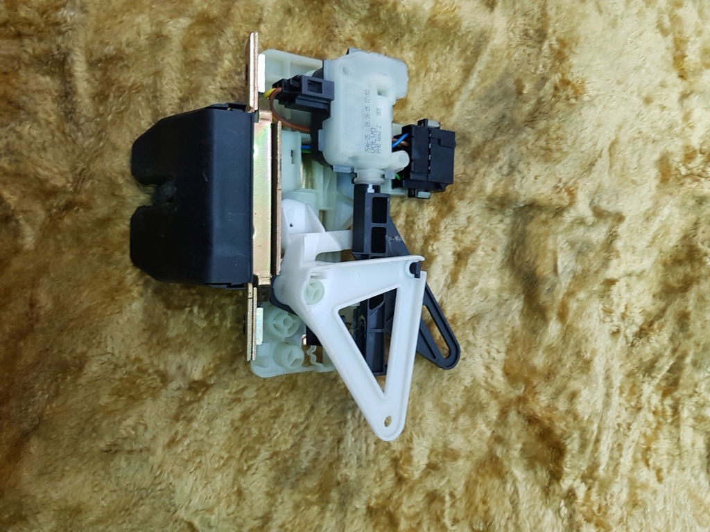 Zamek klapy Bagażnika Volvo XC70,v70. - 7677525813 - oficjalne archiwum ...