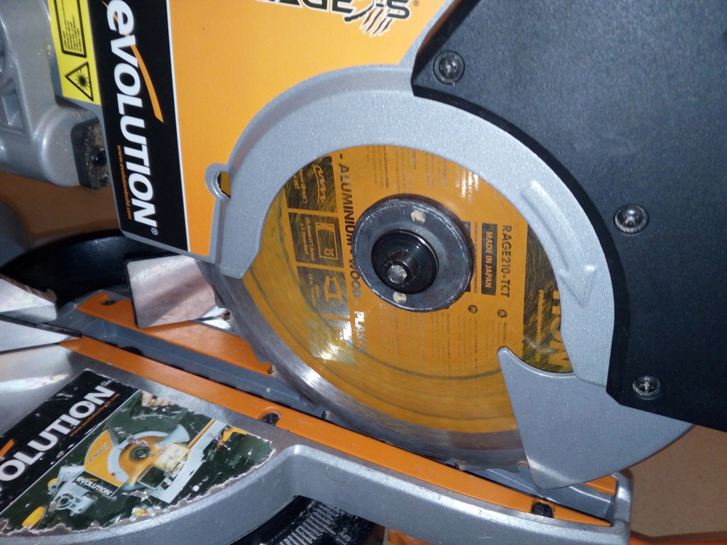 PIŁA UKOŚNICA EVOLUTION RAGE 3-S 210MM 1500W - 7710061835 - oficjalne ...