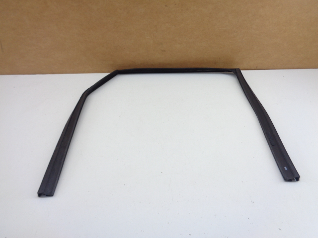 RANGE ROVE EVOQUE GASKET DOOR LEFT REAR